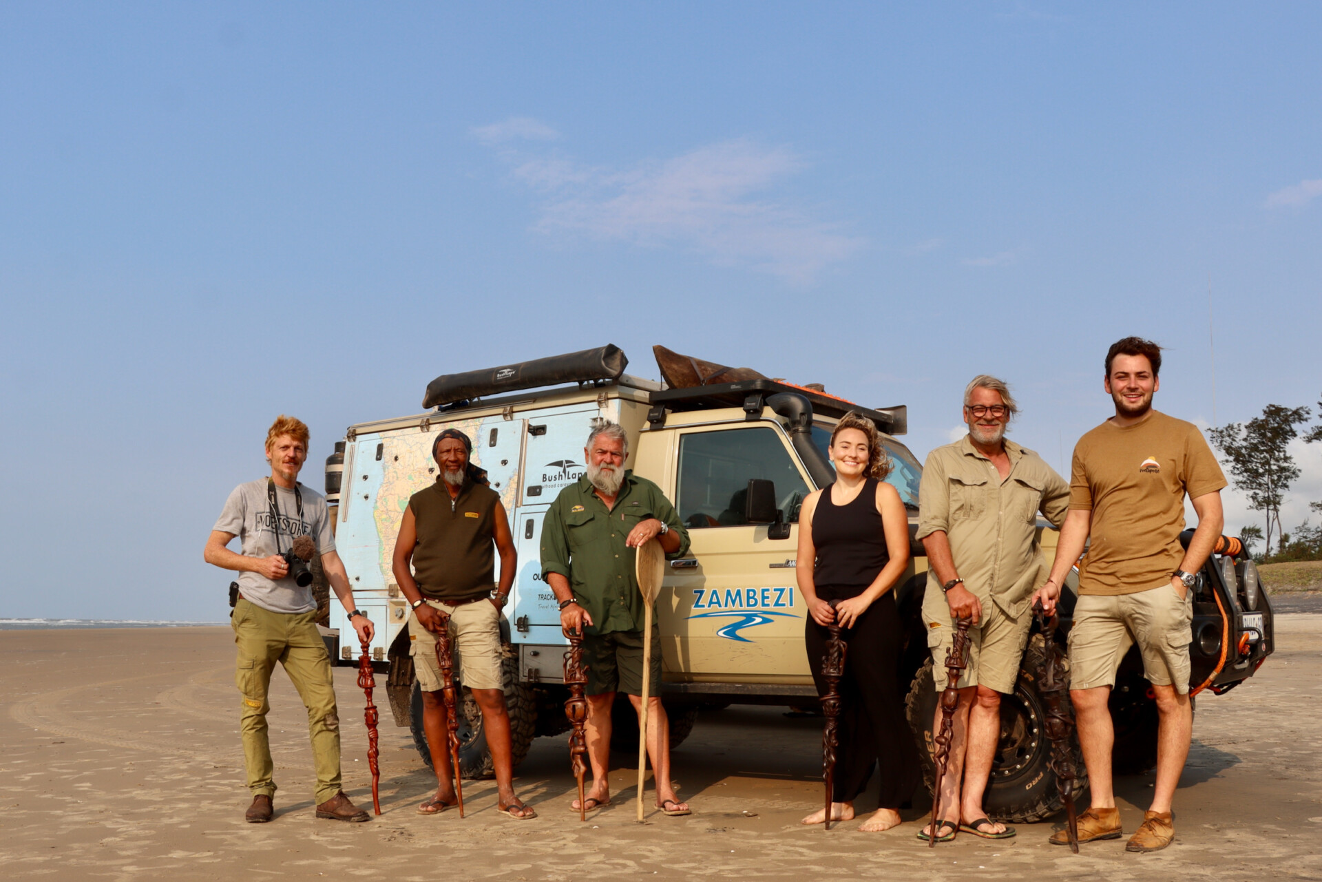 Die Voetspore-span reis na die oorsprong van die Zambezi | rooi rose